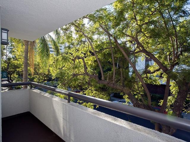Tiffany Court 1 Bedroom Apartment for Rent at 616 Masselin Ave, Los Angeles, CA 90036 Mid City West