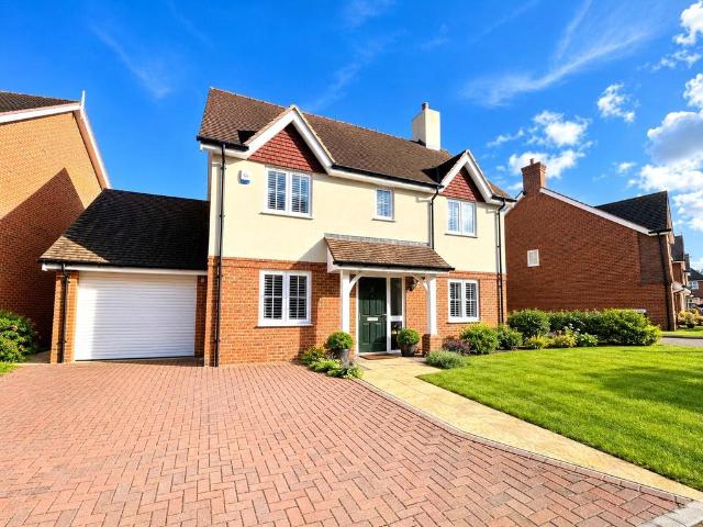 Tiger Moth Lane, Elstead, Godalming. 4 bed detached house to rent £3,750 pcm £865 pw