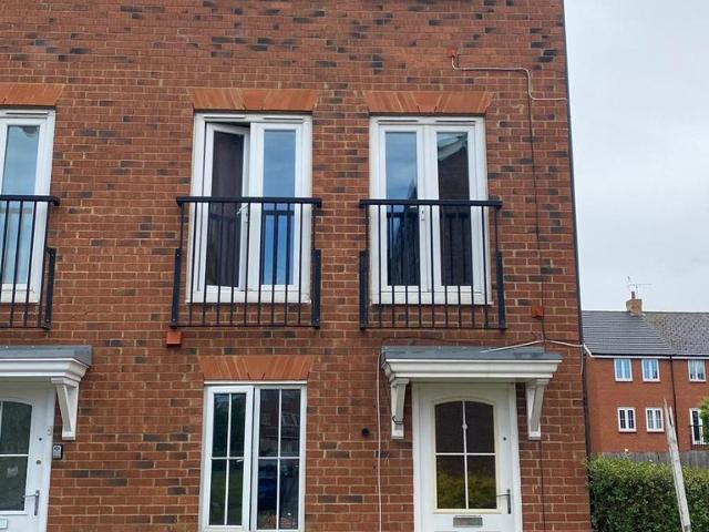 Tiger Moth Way, Hatfield AL10 5 bed house to rent £2,750 pcm £635 pw