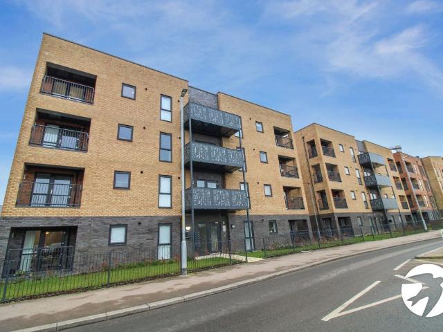Tiltman Avenue, Greenhithe, Kent DA9, 2 bed flat to rent, £1,800 pcm | PrimeLocation