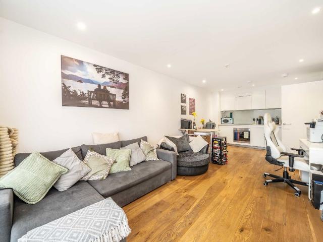 Tiltman Place, London N7, 1 bed flat to rent, £2,000 pcm | PrimeLocation