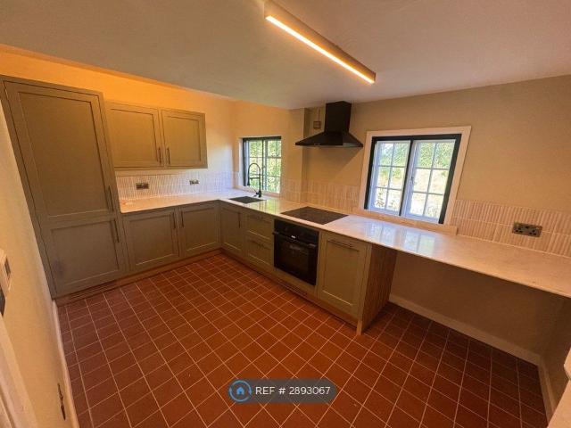 Tilburstow Hill Road, Godstone RH9, 1 bed maisonette to rent, £1,300 pcm | PrimeLocation