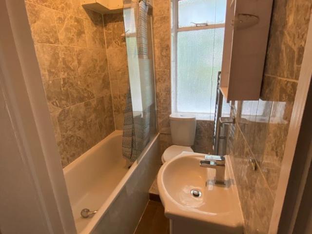 Tildesley Road, London SW15, Room to rent, £999 pcm | PrimeLocation