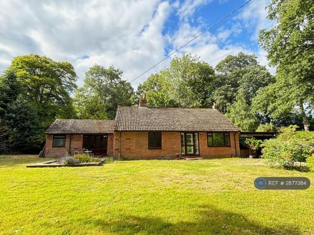 Tile Barn, Newbury, RG20 4 bed bungalow to rent £2,450 pcm £565 pw