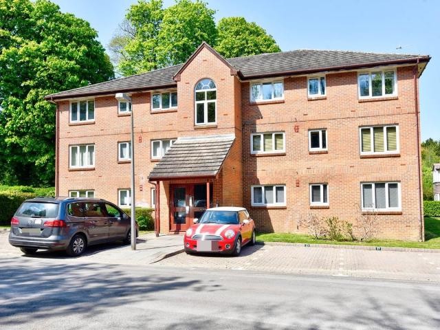 Tilebarn Close, Henley On Thames RG9, 1 bed flat to rent, £1,300 pcm | PrimeLocation