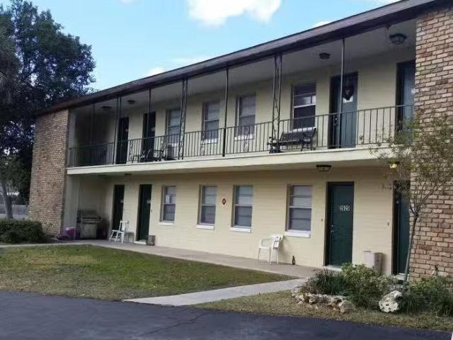 Tiled 1/1 Apartment Near CF in Ocala! 2623 Southwest 33rd Ave.