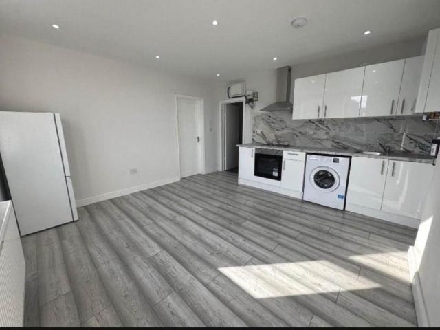 Tilehurst Road, Reading 1 bed apartment to rent £1,150 pcm £265 pw