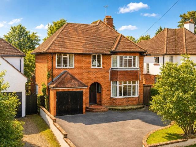 Tilford Road, Farnham, Surrey, GU9 4 bed detached house to rent £3,500 pcm £808 pw