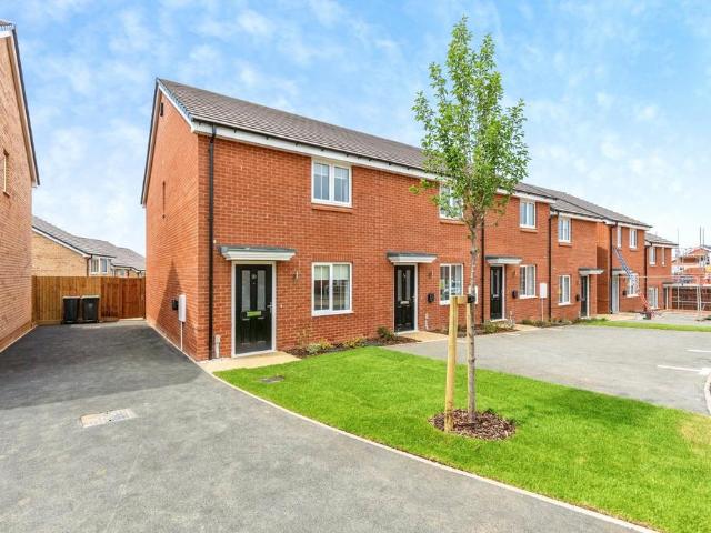 Tillage Road, Wellingborough. 2 bed terraced house to rent £1,275 pcm £294 pw