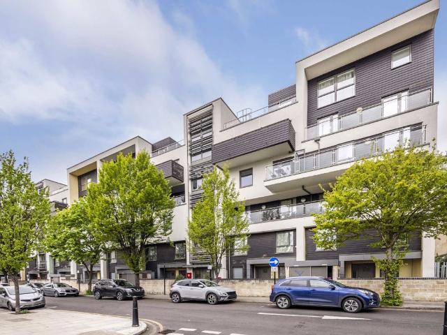 Tiller Road, Canary Wharf E14, 3 bed flat to rent, £3,750 pcm | PrimeLocation