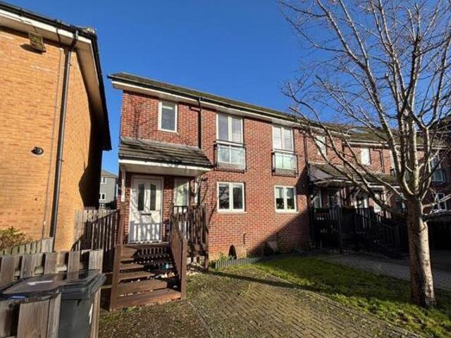 Tillers Close, Staines upon thames, 3 Bedroom Semi detached