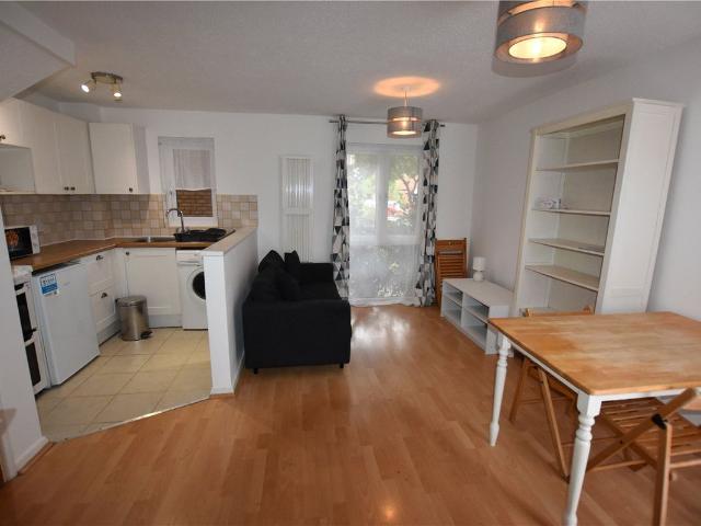 Tillett Square, London SE16, 1 bed terraced house to rent, £1,700 pcm | PrimeLocation