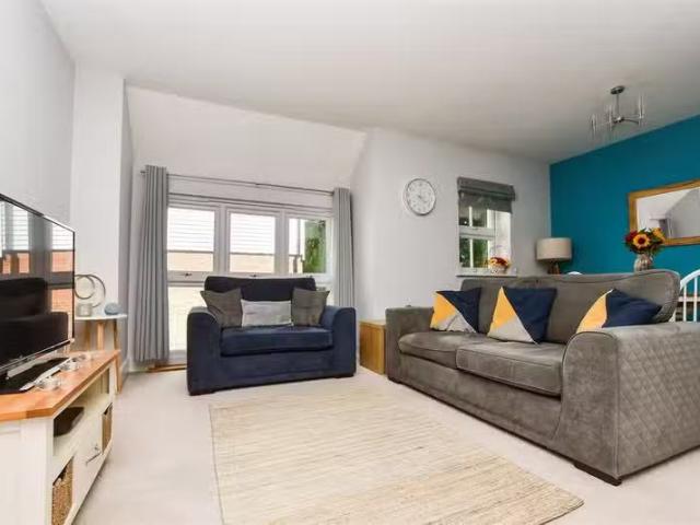 Tilling Close, Maidstone, Kent 2 bed coach house for sale £2.