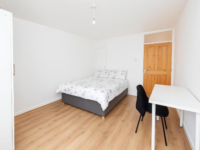 Tillman Street, London E1, 3 bed flat to rent, £2,500 pcm | PrimeLocation