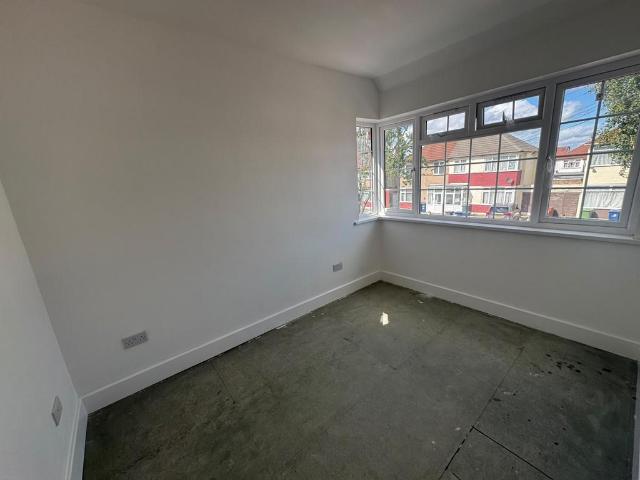 Tilney Road, UB2 3 bed maisonette to rent £2,500 pcm £577 pw