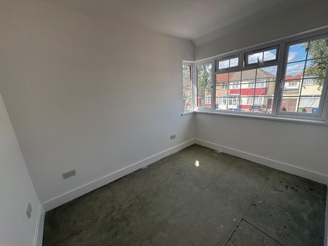 Tilney Road UB2, 3 bed maisonette to rent, £2,500 pcm | PrimeLocation