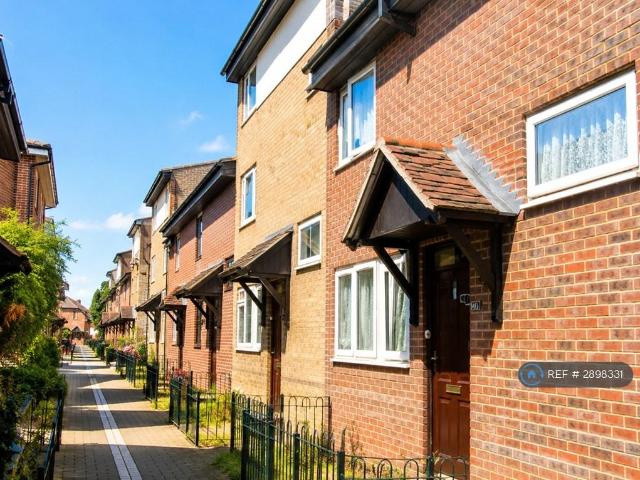 Tiptree Crescent, Ilford, IG5 5 bed terraced house to rent £2,900 pcm £669 pw