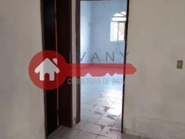 Tipo de imóvel: Venda de casa em meio lote com estrutura de laje