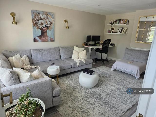 Tippetts Close, Enfield, EN2 2 bed maisonette to rent £1,850 pcm £427 pw