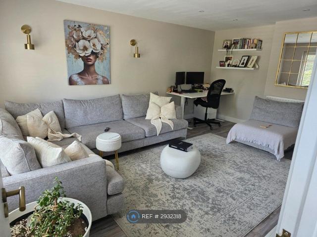 Tippetts Close, Enfield EN2, 2 bed maisonette to rent, £1,950 pcm | PrimeLocation