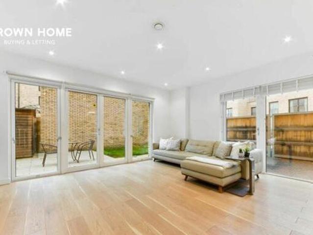 Tippler Walk, Stratford, 3 Bedroom Apartment