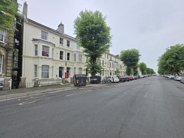 Tisbury Road, Hove, BN3 2 bed flat to rent £1,600 pcm £369 pw