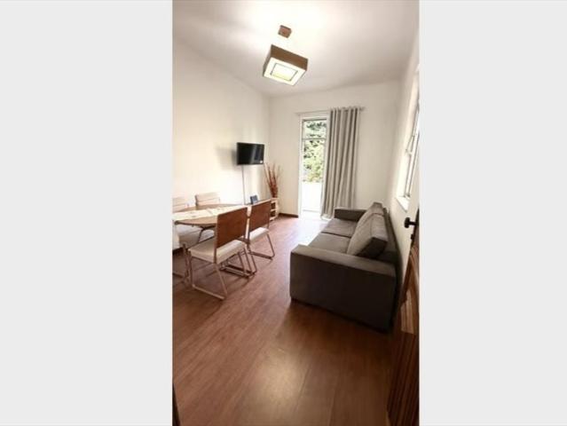 Título: Quarto Individual Aconchegante na Tijuca – Localização e Conforto!