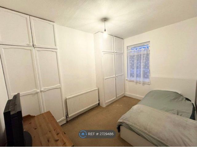 Titchfield Road, Enfield EN3, Room to rent, £800 pcm | PrimeLocation