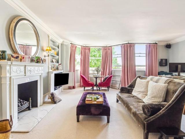 Tite Street, London SW3 2 bed flat to rent £5,417 pcm £1,250 pw