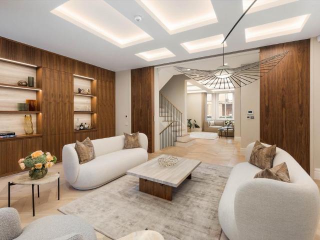 Tite Street, London, SW3 6 bed terraced house to rent £34,450 pcm £7,950 pw