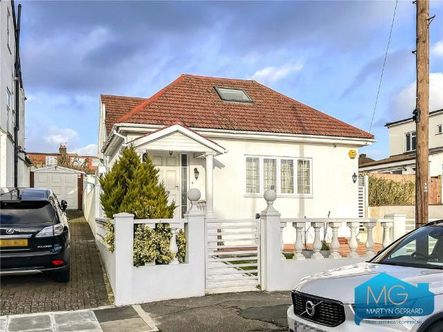 Tithe Walk, London, NW7 5 bed detached house to rent £3,750 pcm £865 pw