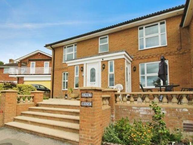 Tithe Barn Crescent, Swindon, 2 Bedroom Apartment