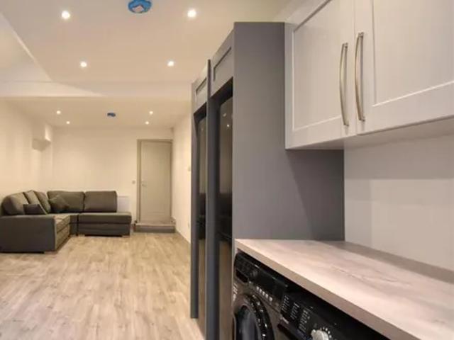 Tiverton Gym University of Birmingham, Tiverton Road, Stirchley, B29 6BU, United Kingdom | 6 bed townhouse for rent #135137212 | Rentberry