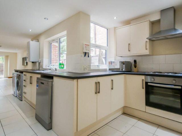 Tiverton Road, Birmingham B29 5 bed terraced house to rent £2,755 pcm £636 pw