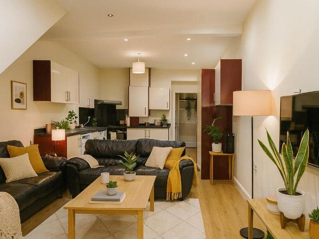 Tiverton Road Copy, Selly Oak B29 6 bed house to rent £3,359 pcm £775 pw