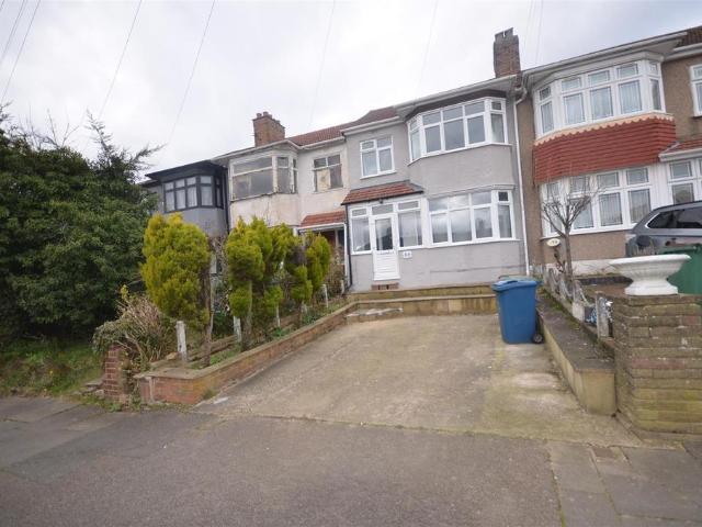 Tiverton Road, Edgware, HA8 6BE 4 bed terraced house to rent £2,650 pcm £612 pw