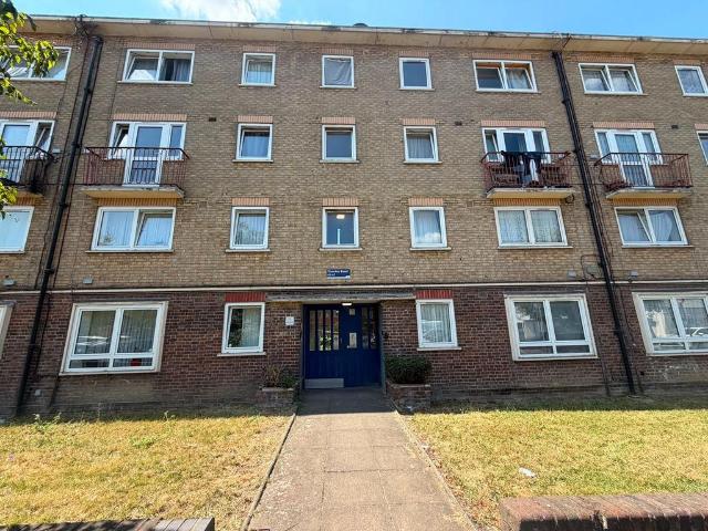 Tiverton Road, London, N15 3 bed flat to rent £2,450 pcm £565 pw