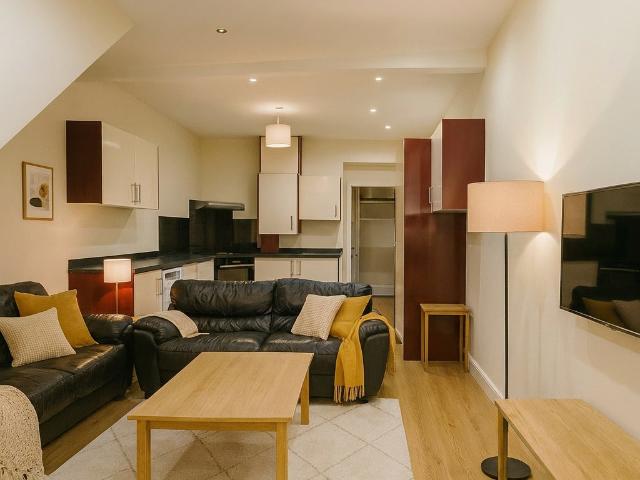 Tiverton Road 6 bed, Selly Oak B29 6 bed house to rent £3,359 pcm £775 pw