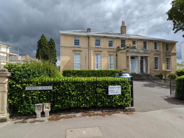 Tivoli Road 1 bed flat to rent £1,000 pcm £231 pw
