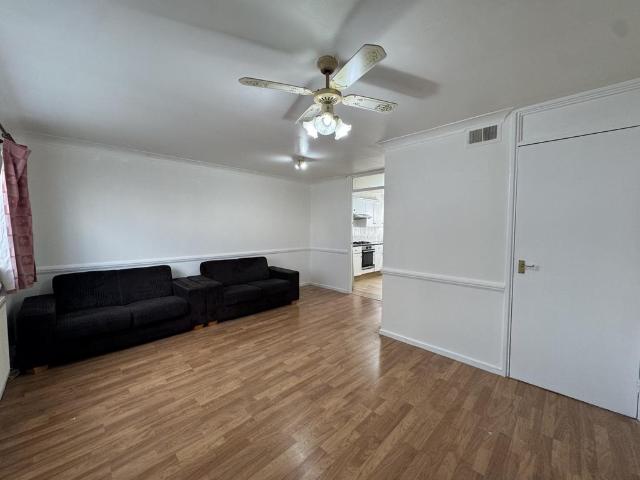 Tivoli Road, Hounslow, Middlesex, TW4 2 bed flat to rent £1,800 pcm £415 pw