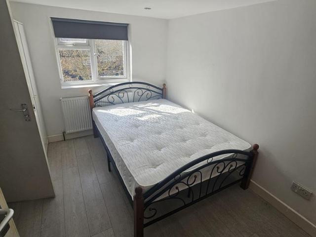 Tivoli Road, HOUNSLOW, Middlesex, TW4 5 bed terraced house to rent £3,200 pcm £738 pw