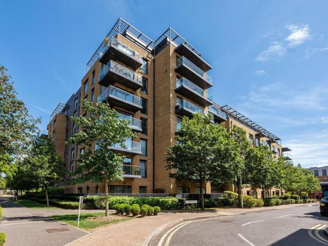 Tizzard Grove, Kidbrooke, London, SE3 2 bed flat to rent £2,450 pcm £565 pw