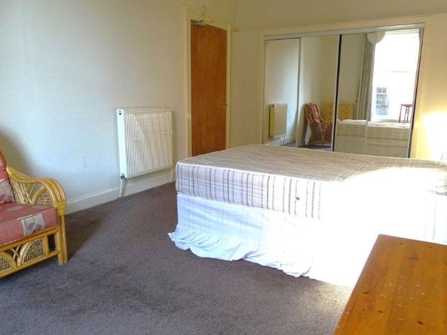 To Let 3 Bed Flat