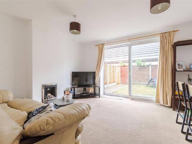 To Let 3 Bed House Mid Terrace
