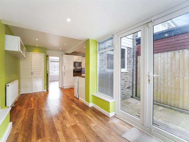 To Let 3 Bed House Terraced