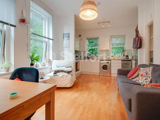 To Let 3 bedroom Apartment, Cathcart Hill, London, N19 £795 pw