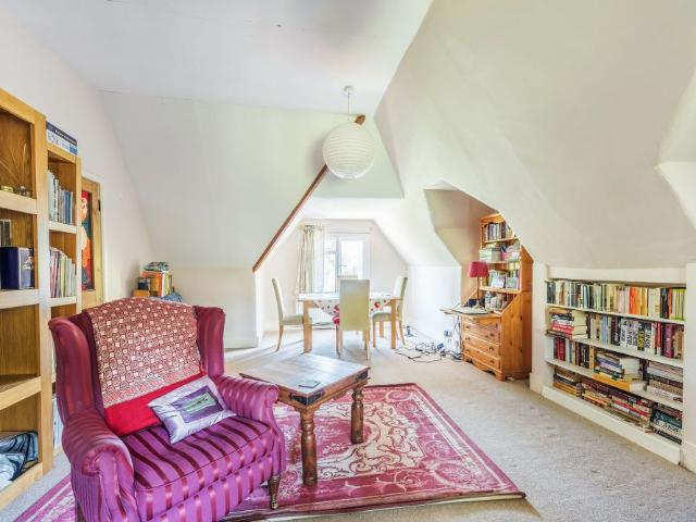 To Let 3 Bedroom Flat