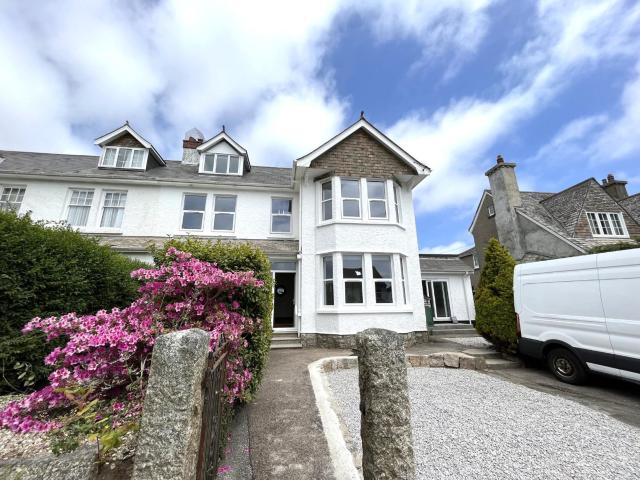 To Let 1 Bed Studio Flat