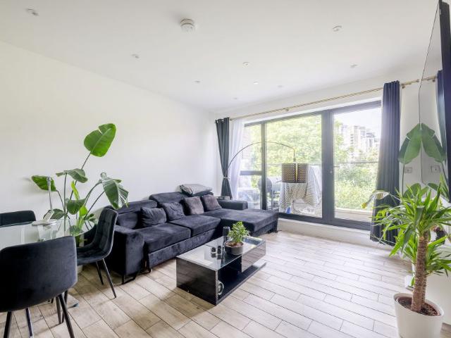 To Let 1 Bedroom Flat