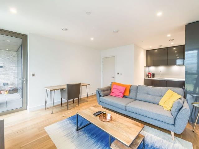 To Let 1 Bedroom Flat